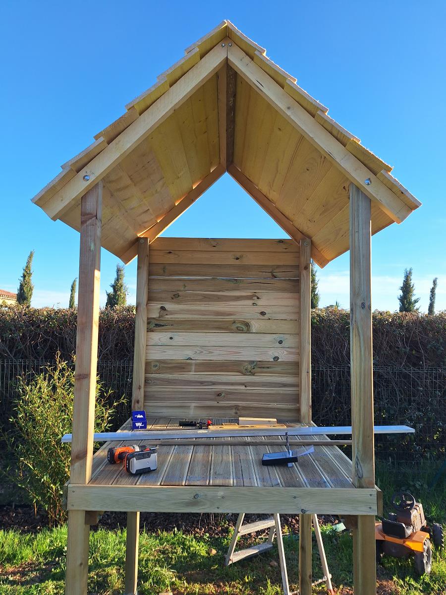 Je fabrique une cabane pour enfant en bois et sur pilotis moi-même ...